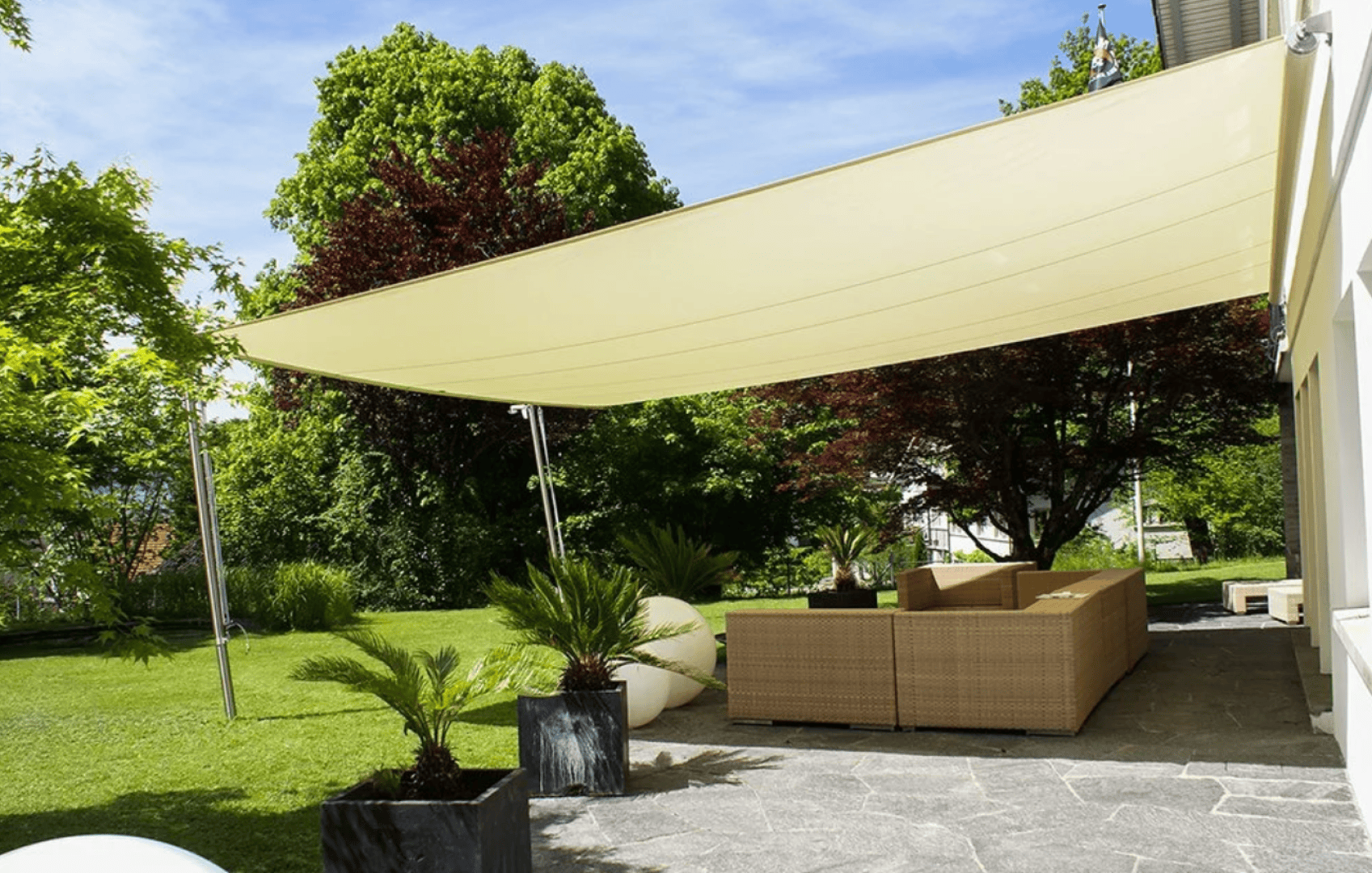 Garden terrace Appenzell: Elegant sun shading with a system