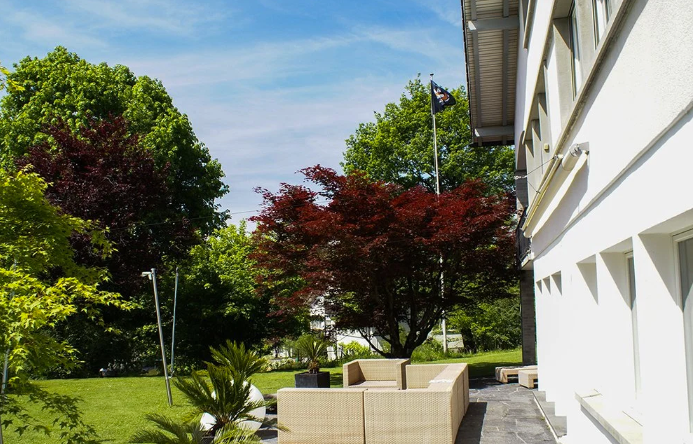 Garden terrace Appenzell: Elegant sun shading with a system